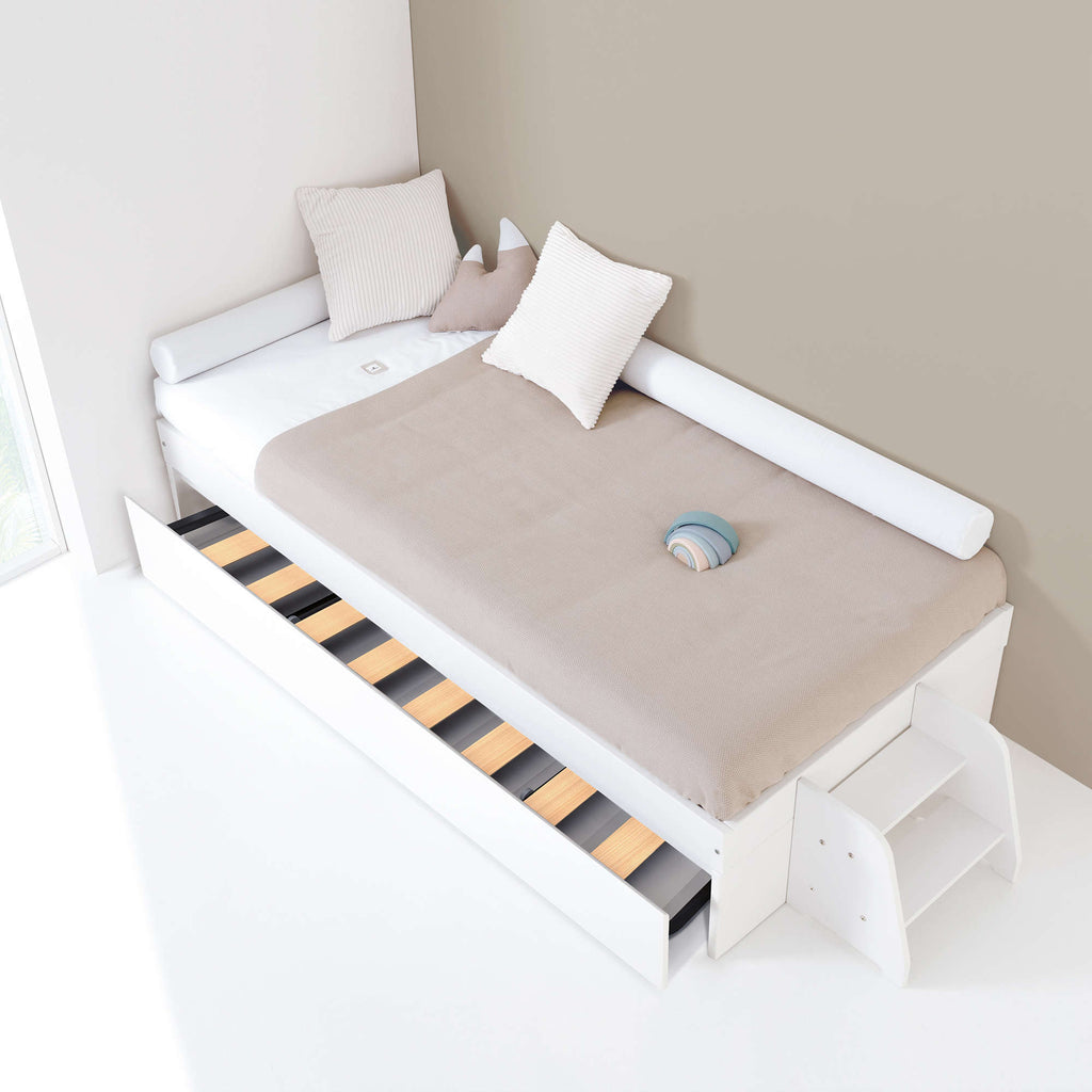 Youth bedrooms with removable trundle bed